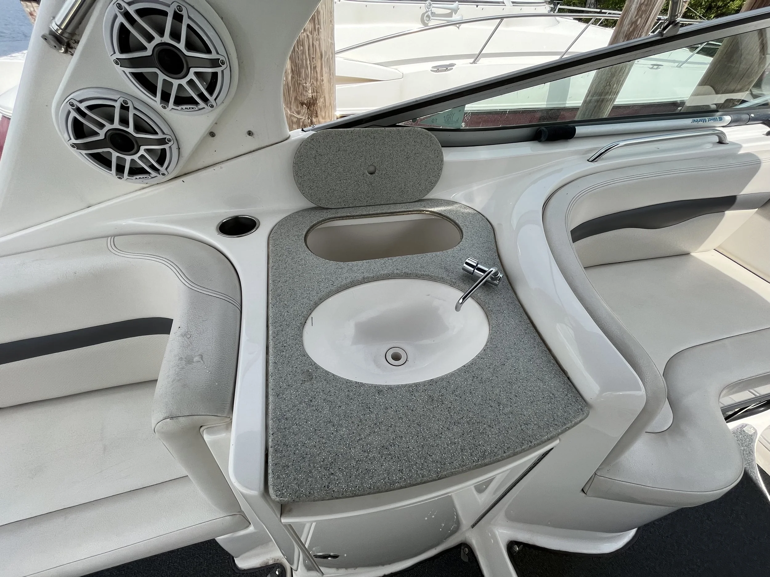 2004 Chaparral 330 Signature 35' — Tonka Bay Marina