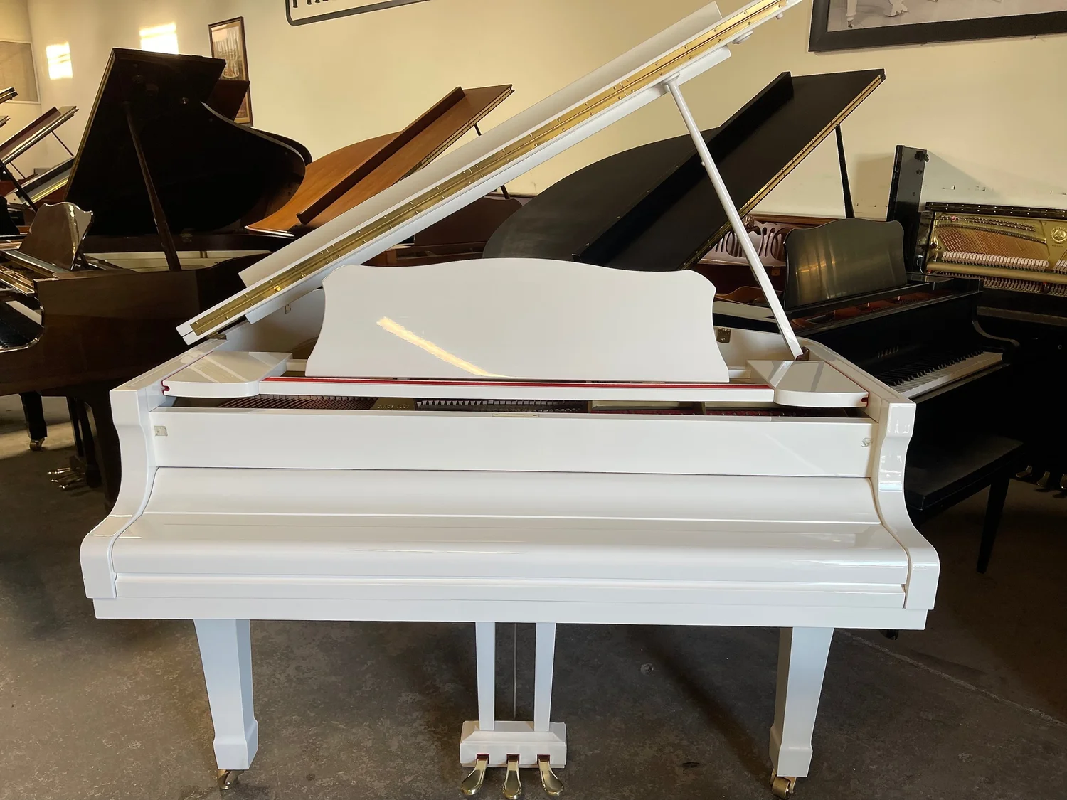 Yamaha Baby Grand Piano White