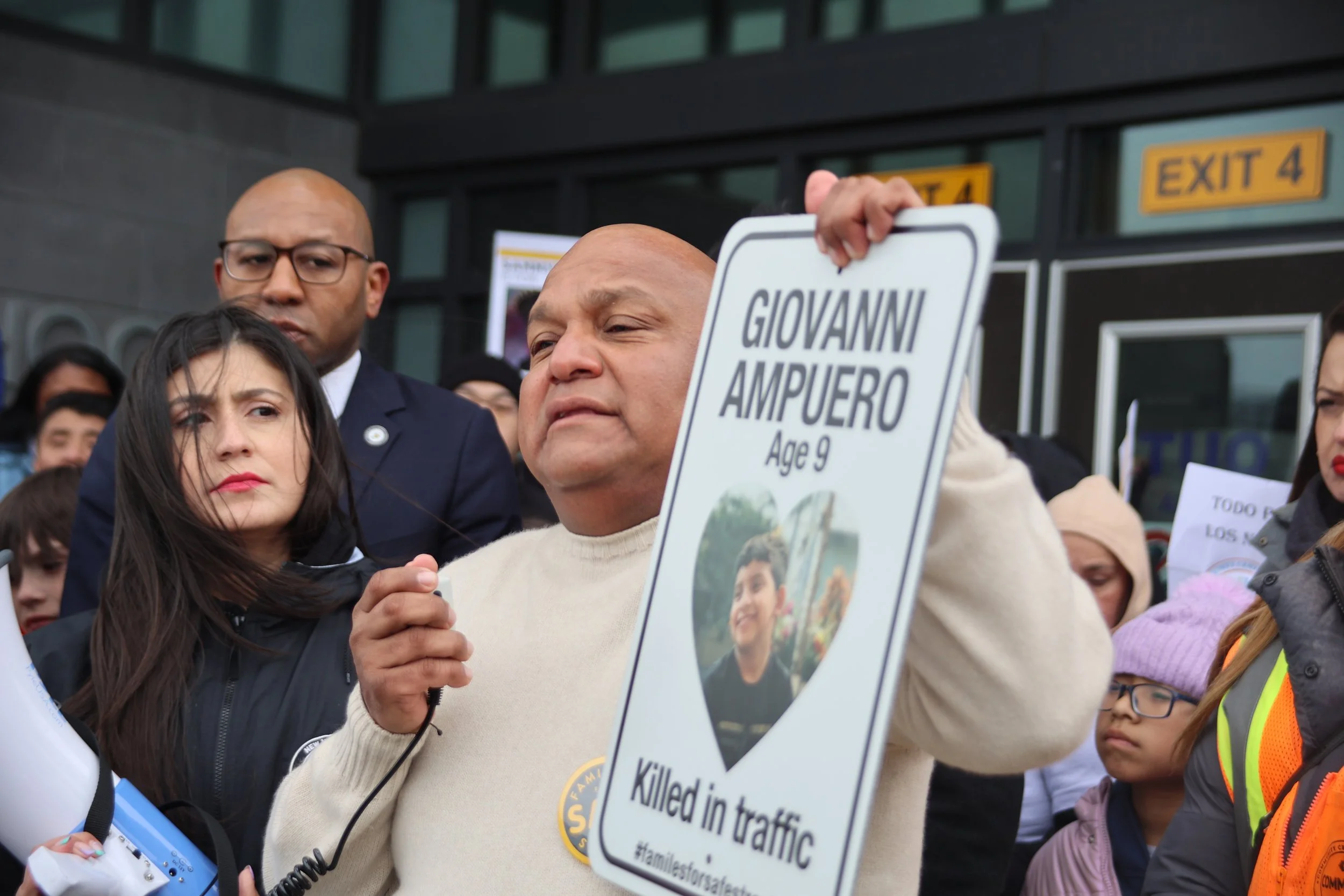 Queens pols and grieving families celebrate passage of Sammy’s Law ...