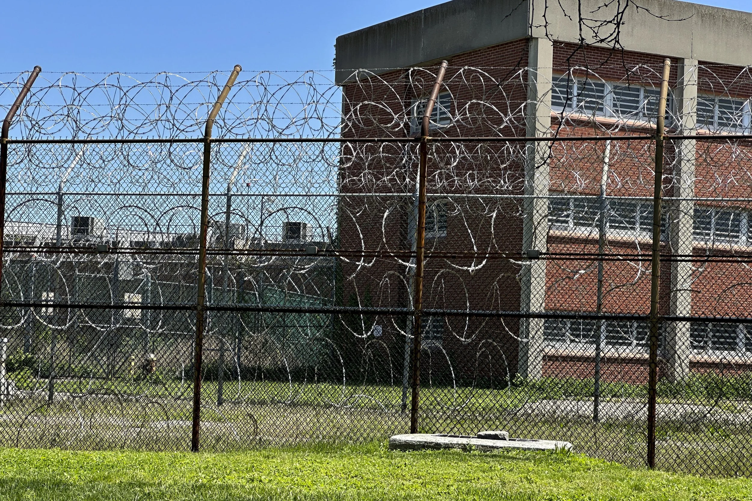 State-ready prisoners slowly begin to move off Rikers but major ...