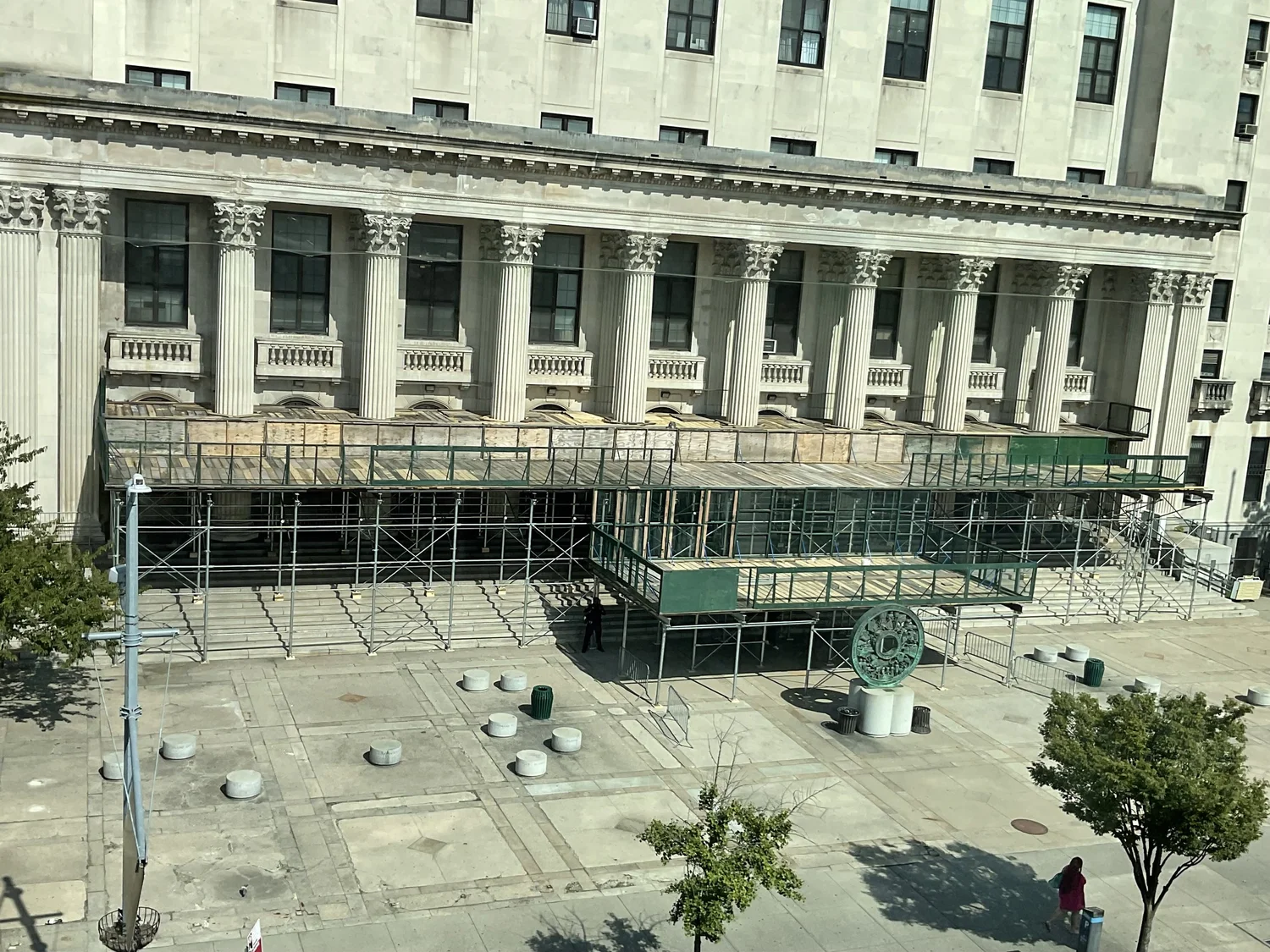 The mayor said Queens court’s scaffolding was coming down – it’s only ...