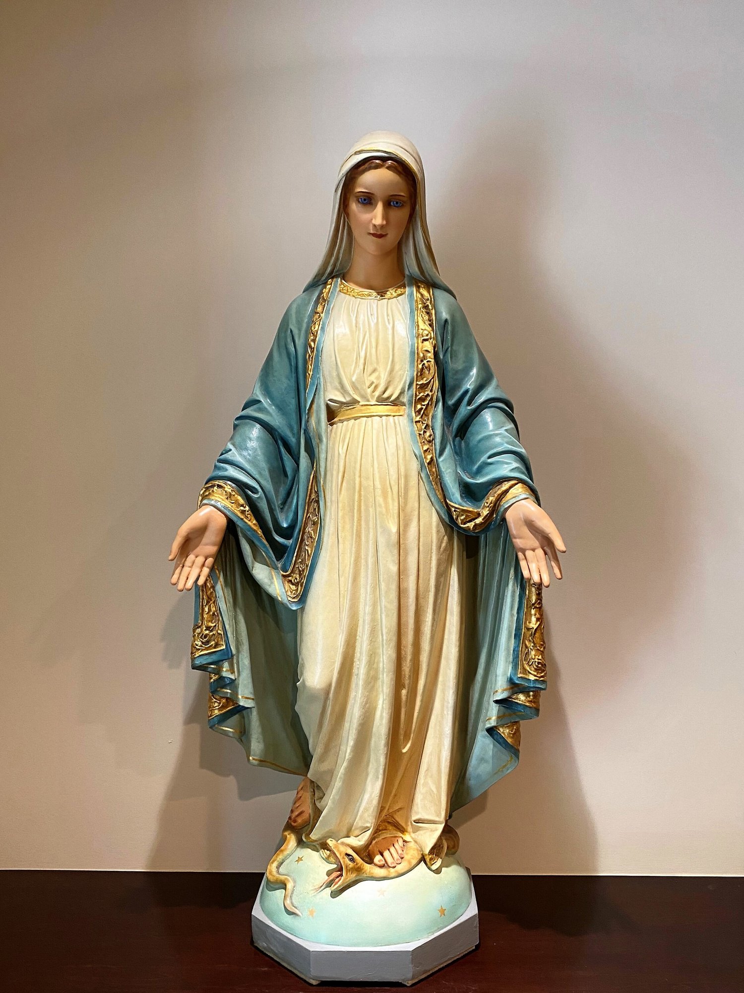 Hand painted porcelain statue restoration — Art & Antique Restoration