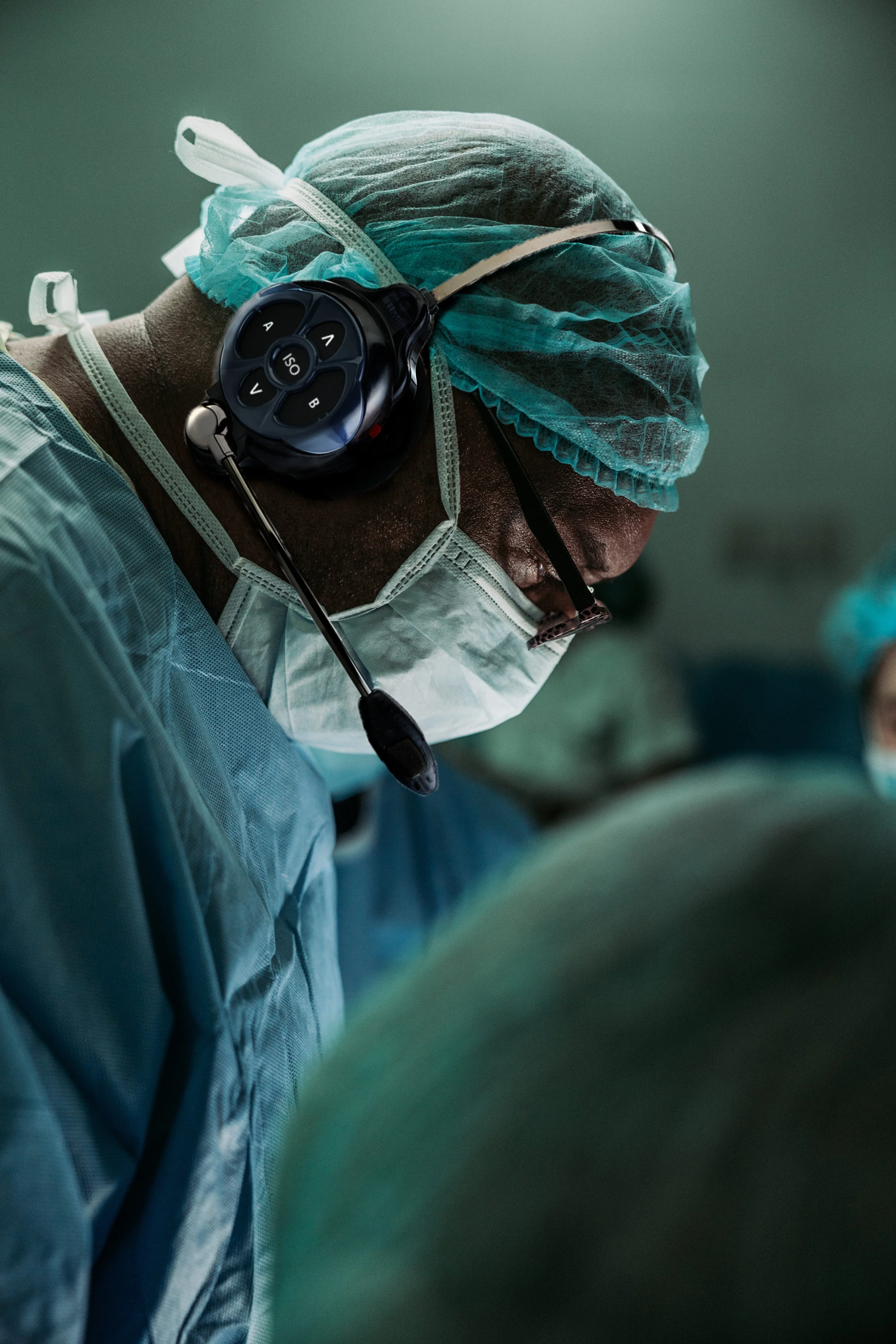 C-Com - Wireless Headset System for Medical Labs — Carrot Medical