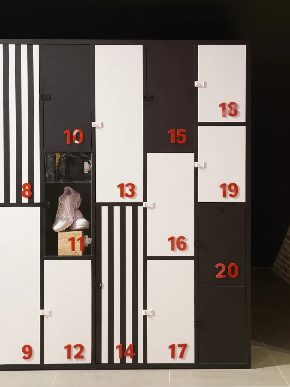 Foot Locker — PLUG