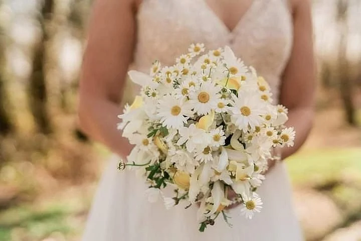 Small wedding bouquets trend — Petal Power