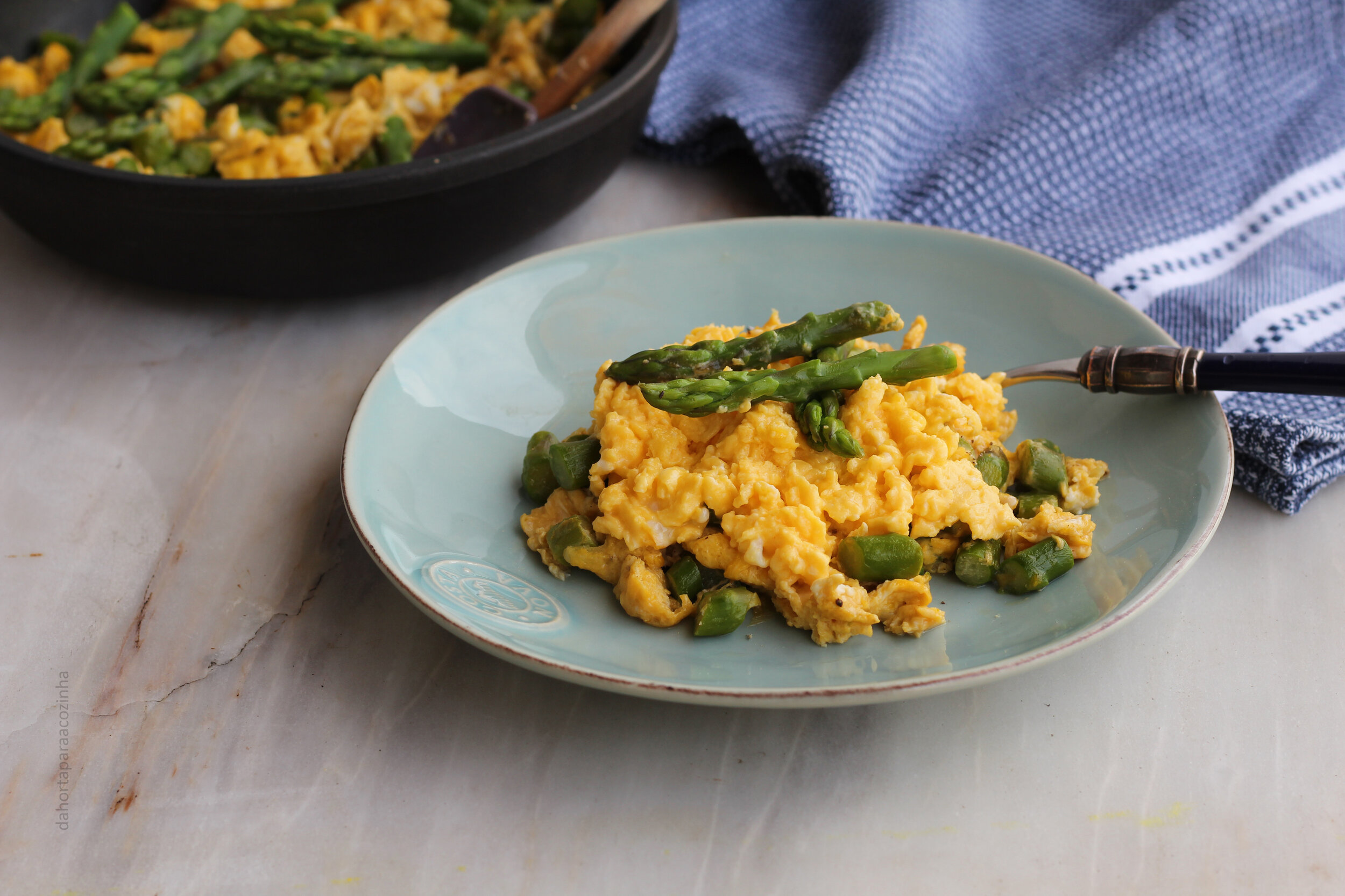 Espargos com Ovos Mexidos — Da Horta Para A Cozinha