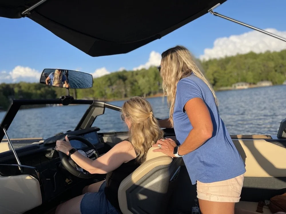 How to Drive a Pontoon Boat: Easy Steps for Beginners