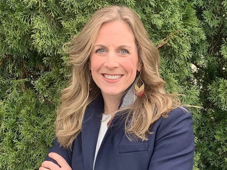 Emily Thomas — The Cabin