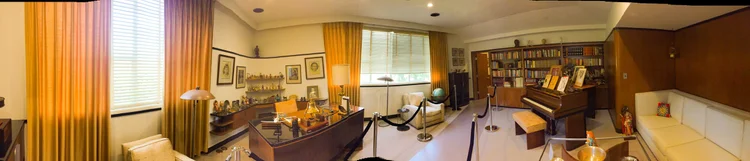 Tour of Walt Disney's Office Suite at Walt Disney Studios - Burbank, CA ...