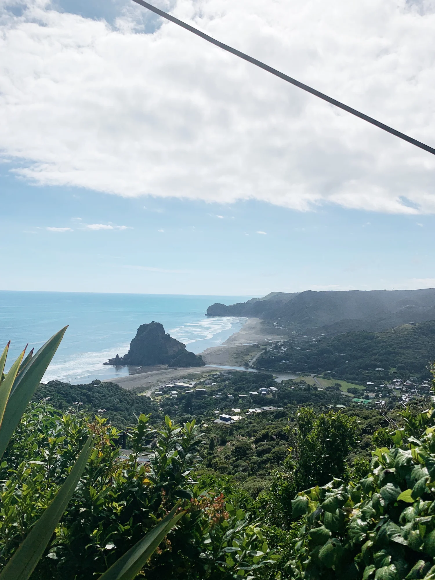THE EASIEST WAY TO GO TO THE FAMOUS PIHA BEACH — traveling tanna