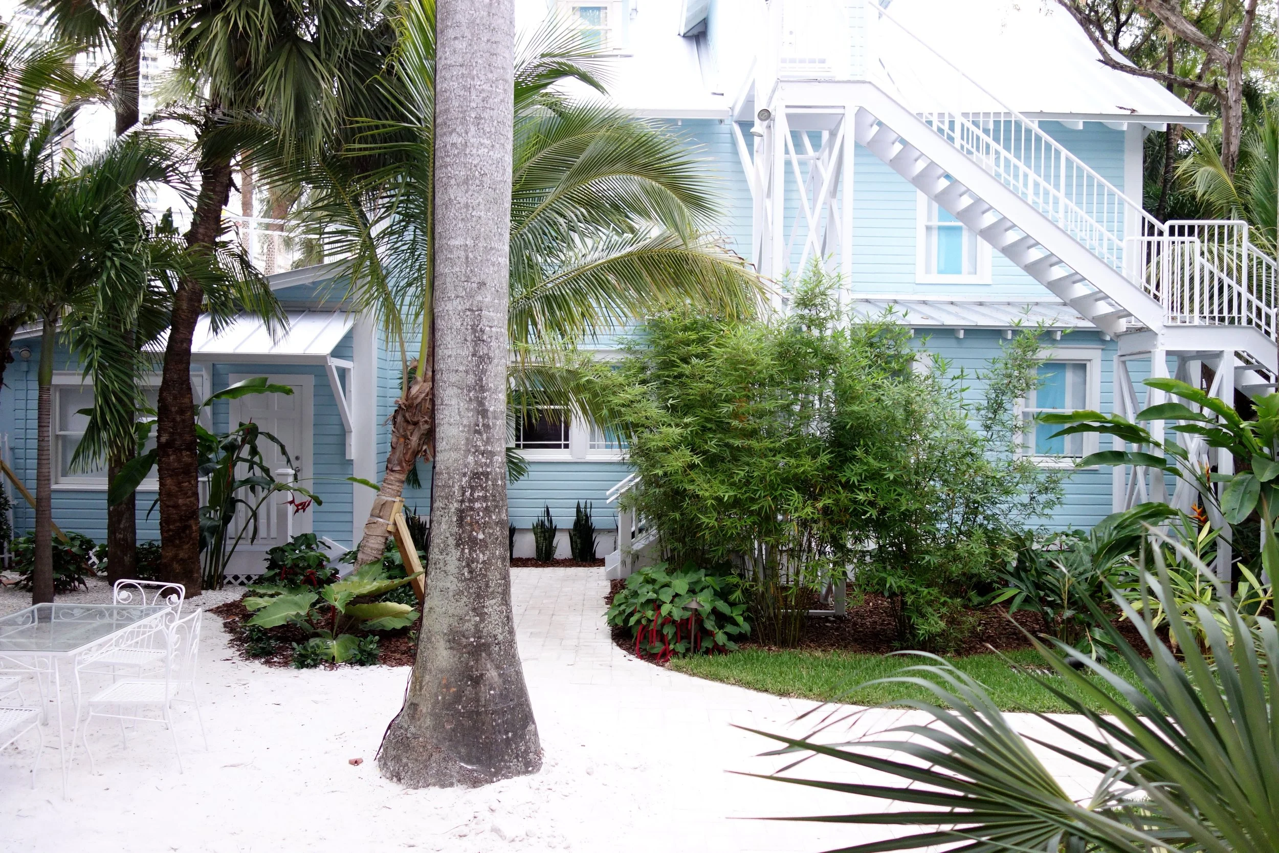 River inn casa florida container bar historic preservation avra jain ...