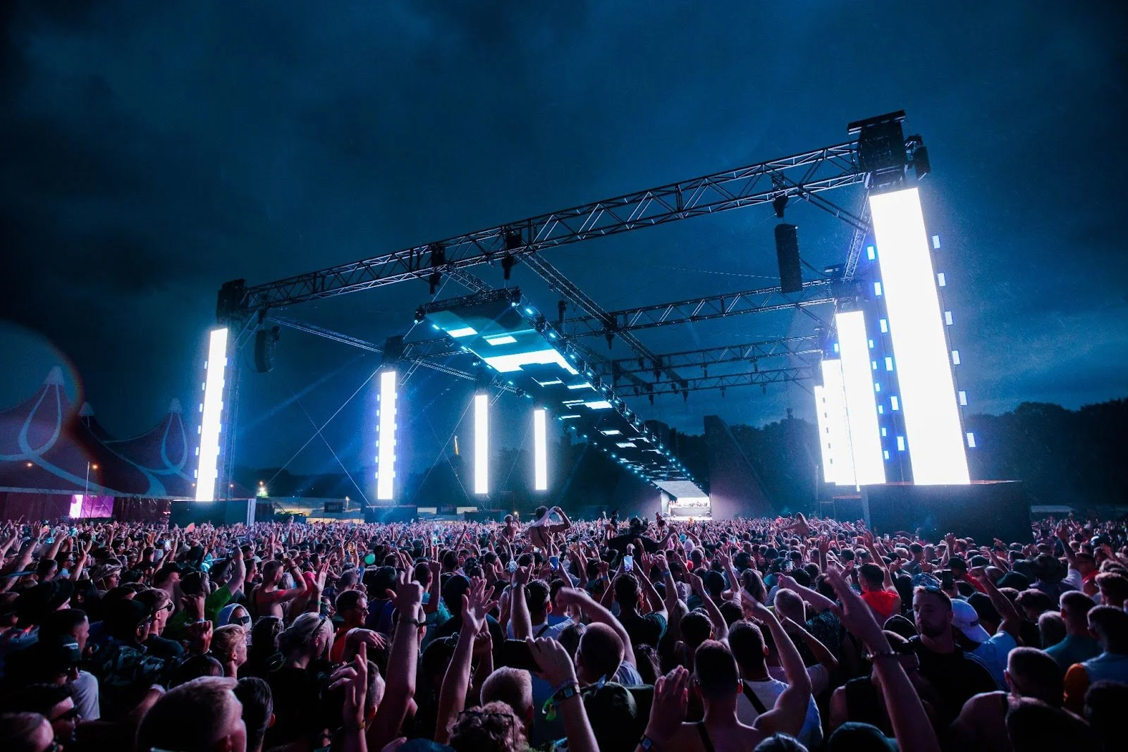 Lucid Creates returns to Festival season with amazing light structures ...