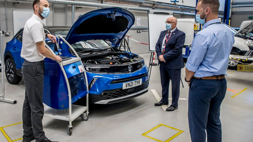 Stellantis opens its doors for insight days at the Performance Academy ...