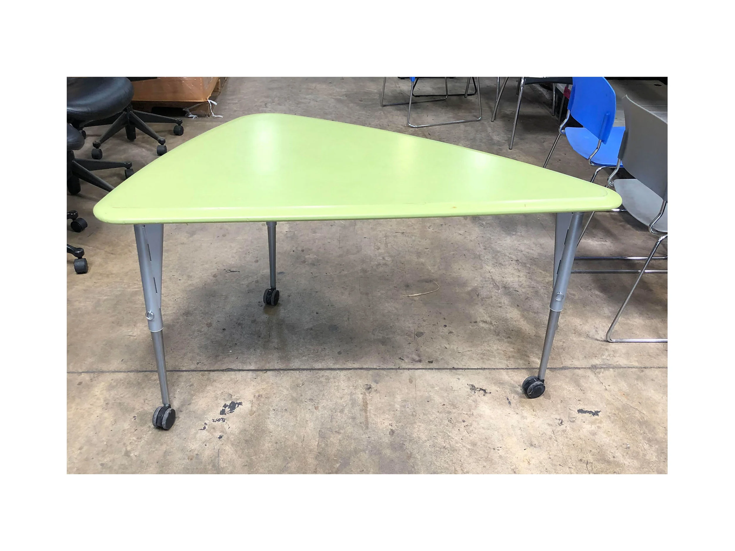 48" Round Table by Steelcase — Dynamic Office Services