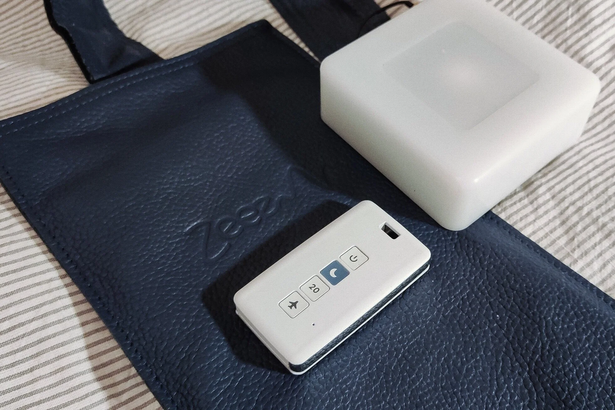 Zeez Sleep Pebble | Zeez Sleep | Sleep devices that prompt natural deep ...