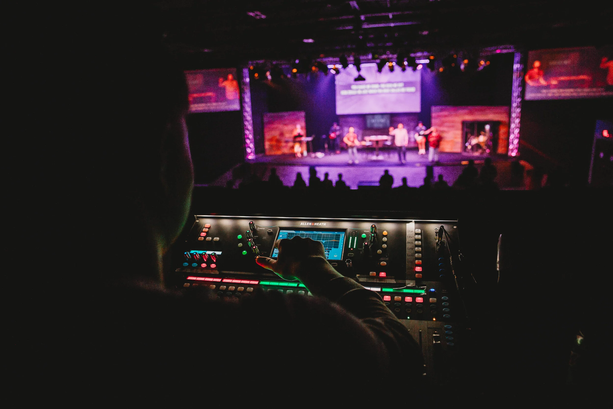 Volunteer | Crossroads Community Church