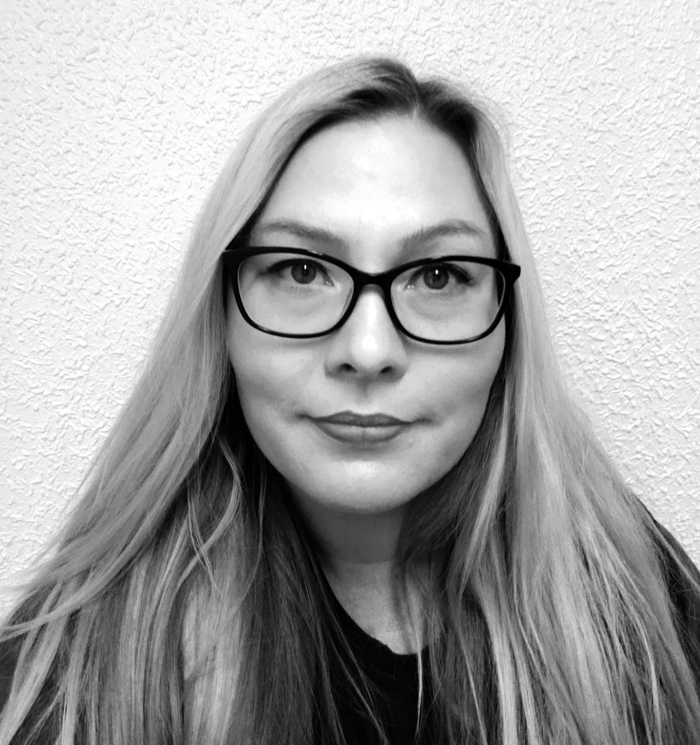 Andrea Larsen - ENG Artist Page — Dyscorpia