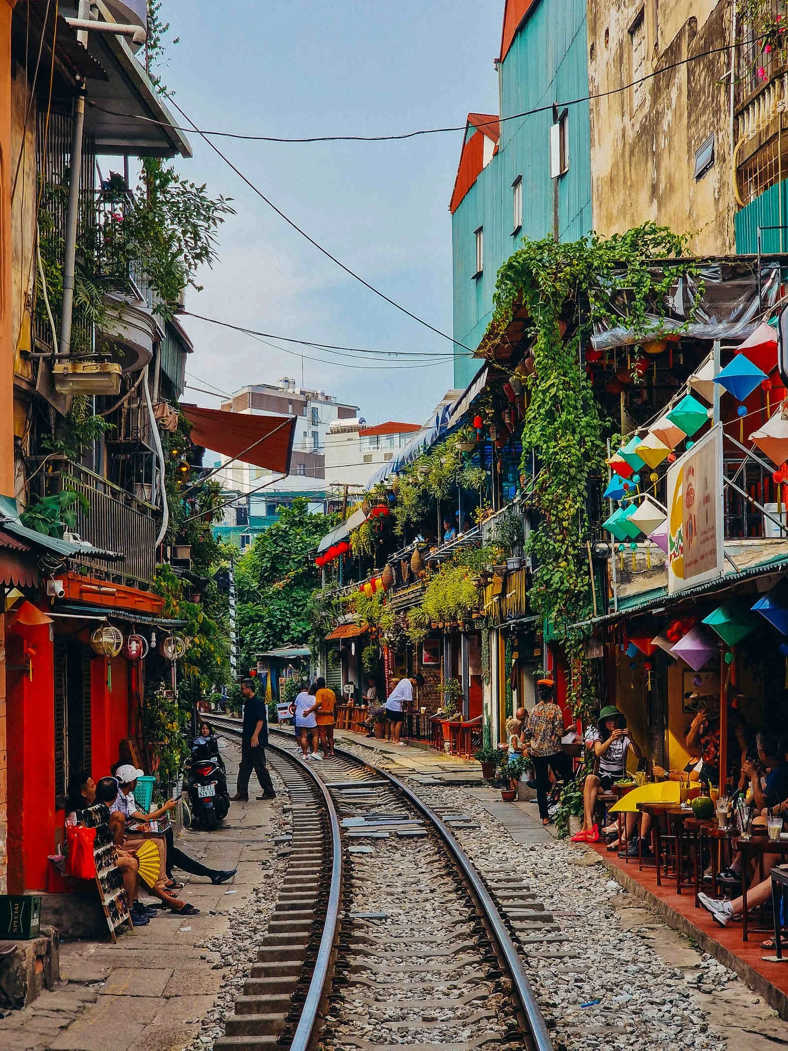 How to visit Hanoi Train Street: schedule, tips and how to get there ...