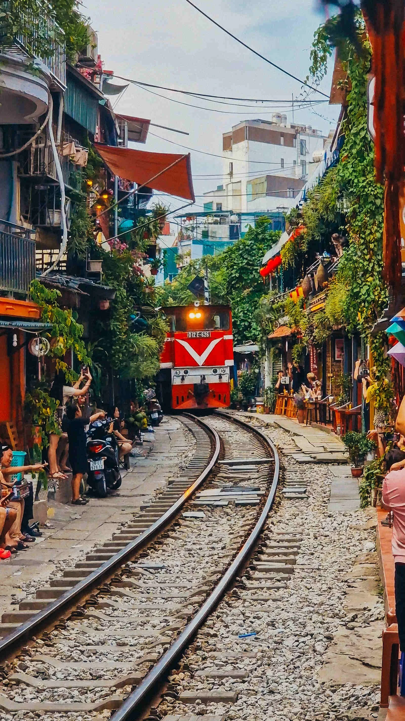How to visit Hanoi Train Street: schedule, tips and how to get there ...