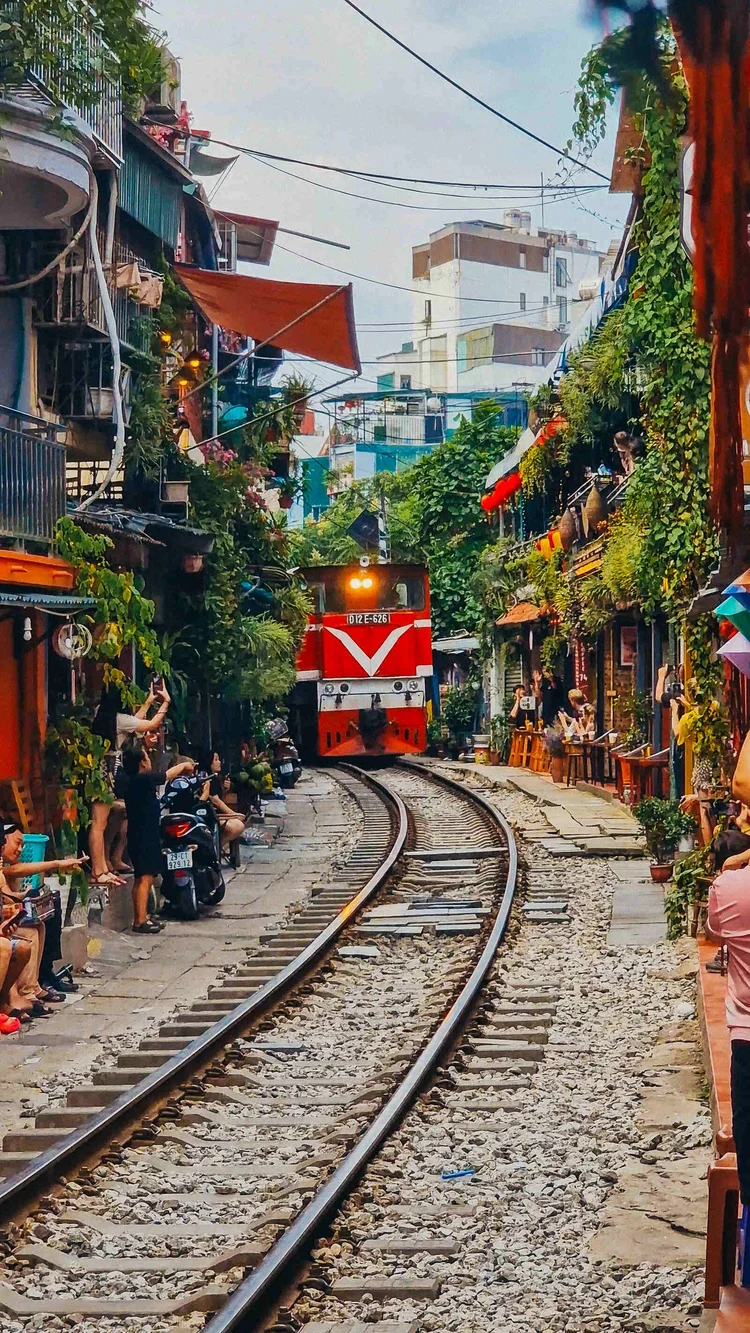 How to visit Hanoi Train Street: schedule, tips and how to get there ...