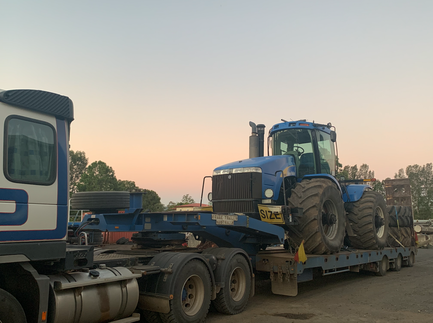 Tri-Axle Float — T&L TILT TRAY AND FLOAT HIRE