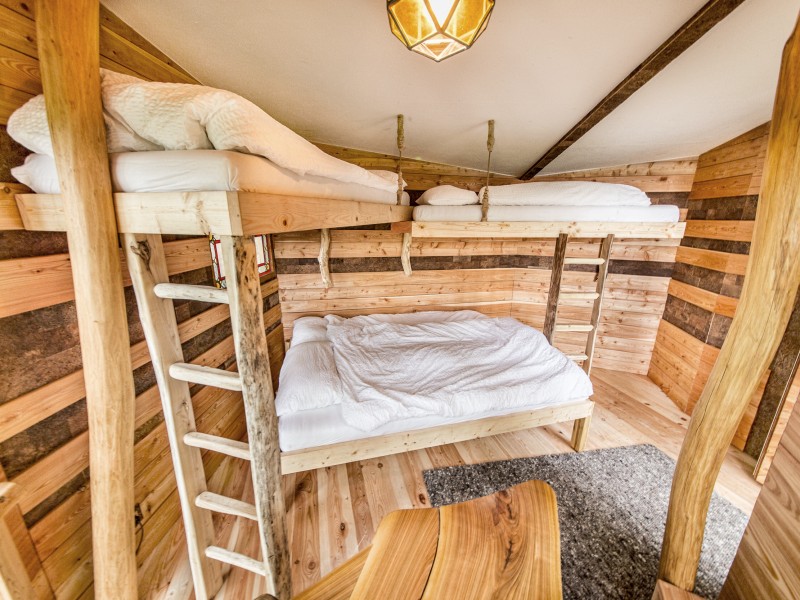 CORK TREEHOUSE — Baumhaushotel Robins Nest