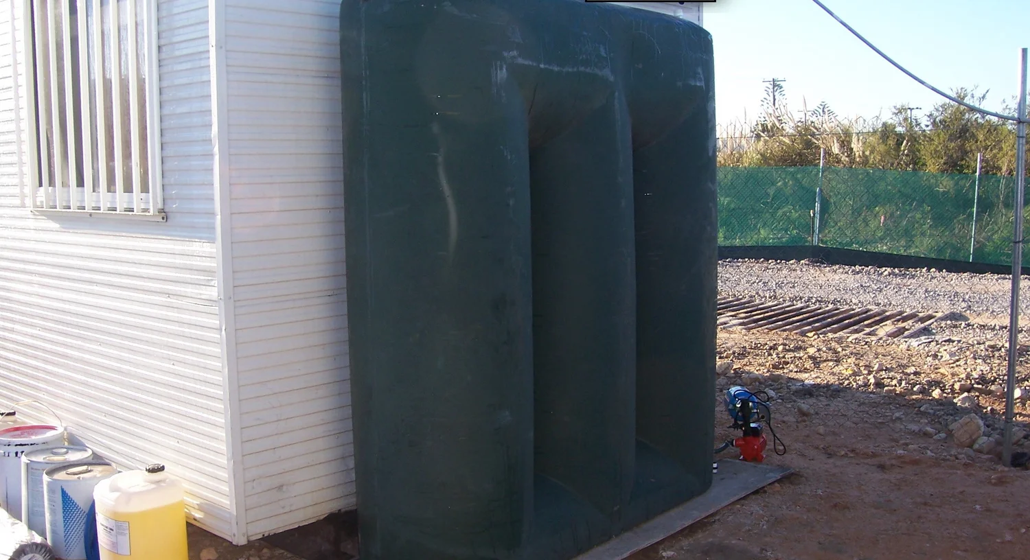 Fresh Water Storage Tanks With Electric Pumps For Hire. — THE PLANT YARD