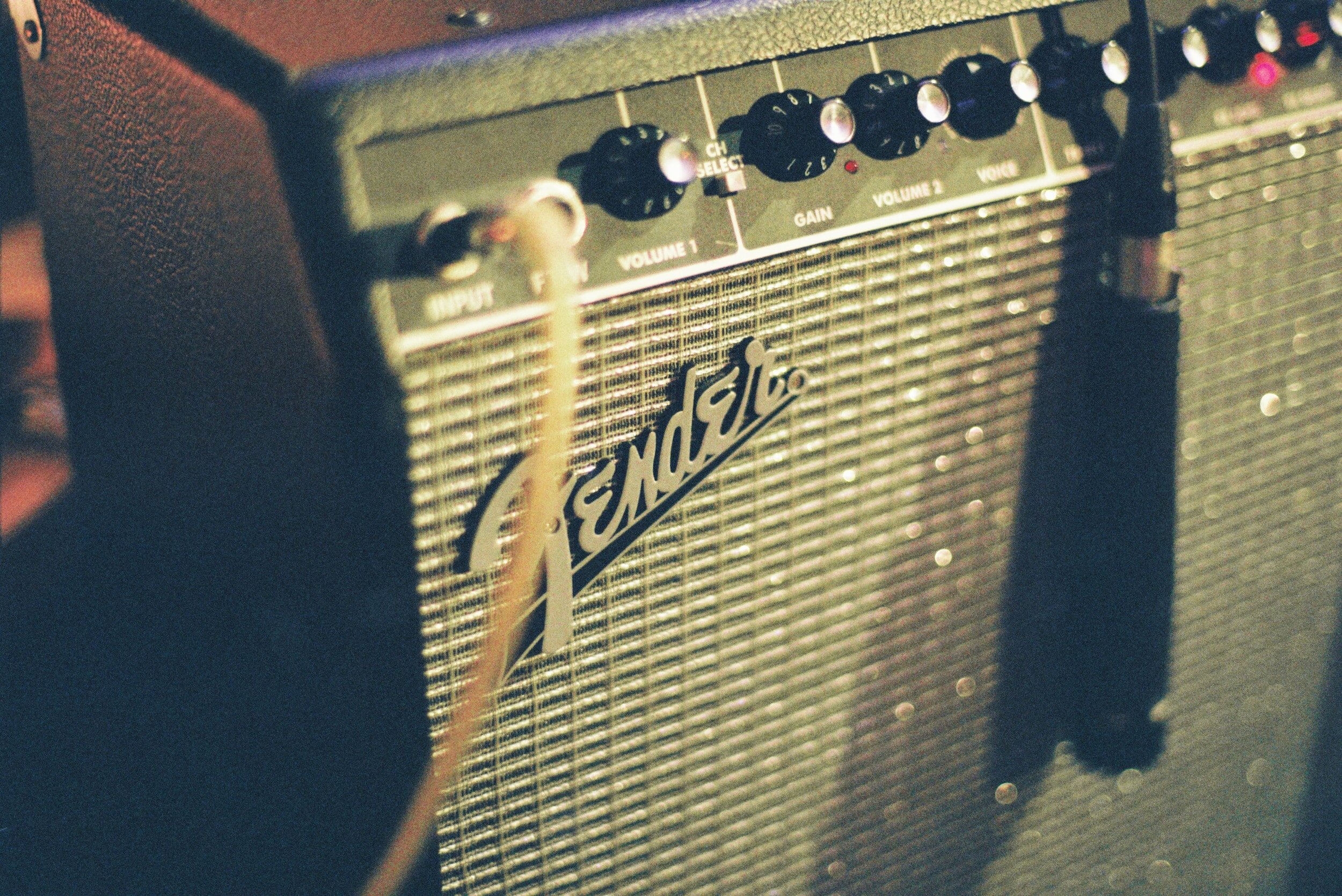 5 Best Practice Guitar Amps for Low-Volume Tone (2024 Guide)