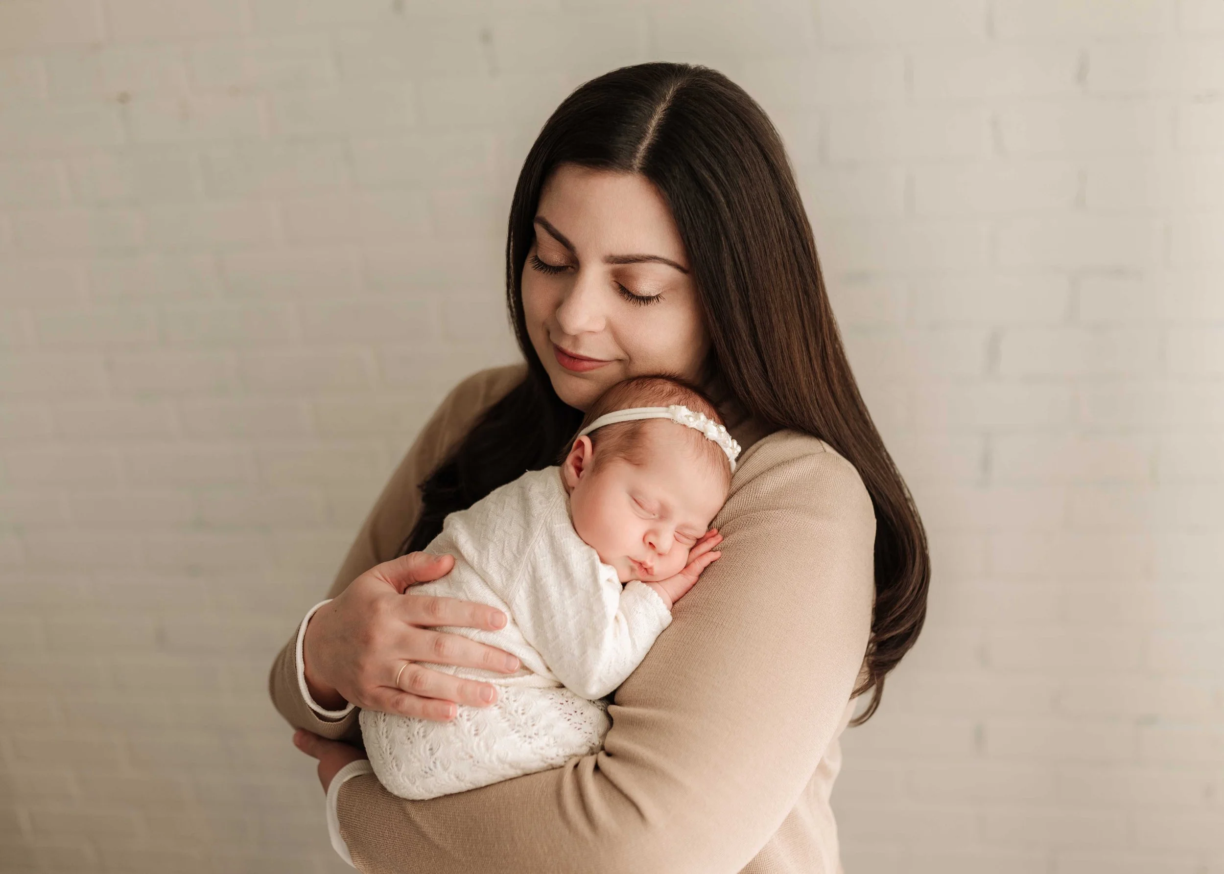 Simple & Classic Newborn Photoshoot | Gallery — JW Brown Photography
