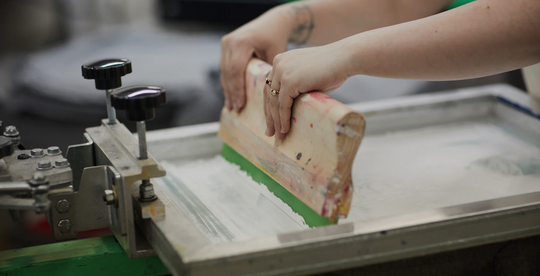HOW IT WORKS | Our screen printing process for custom apparel — Let's ...