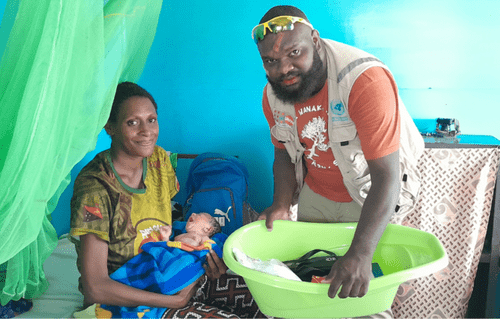 Dignity Kit helps local mother and her newborn — Bel isi PNG