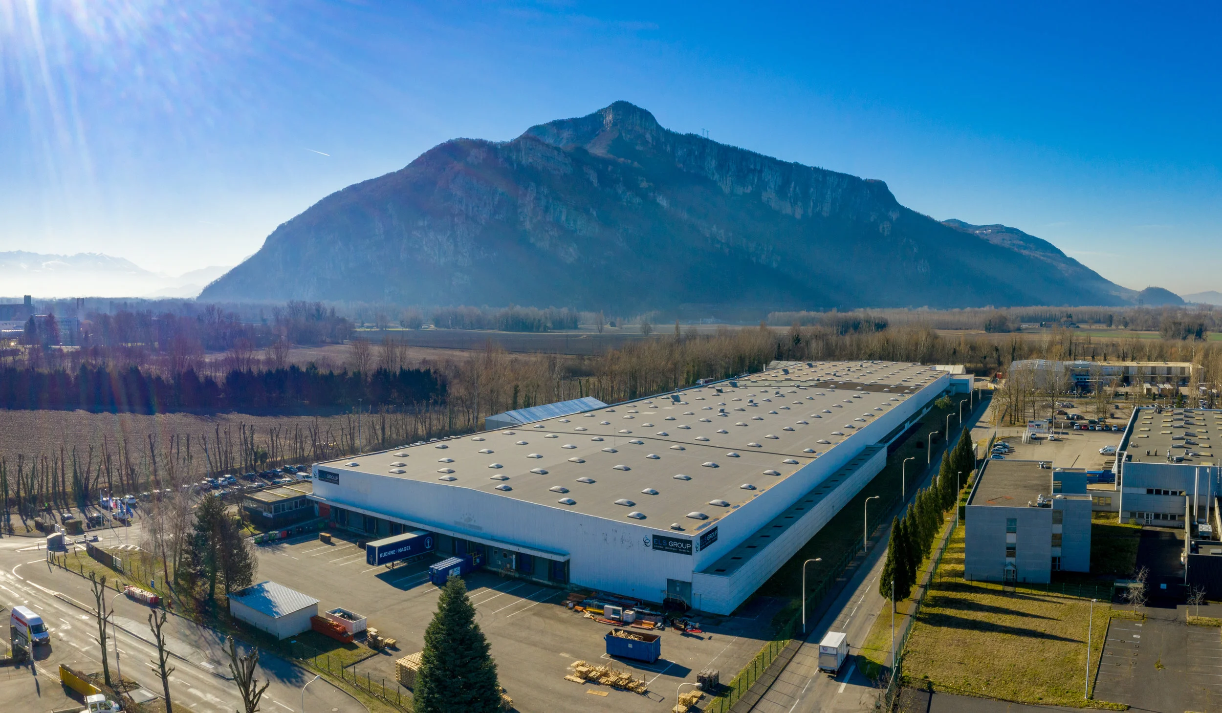 DES MOYENS INÉDITS — ELS GROUP