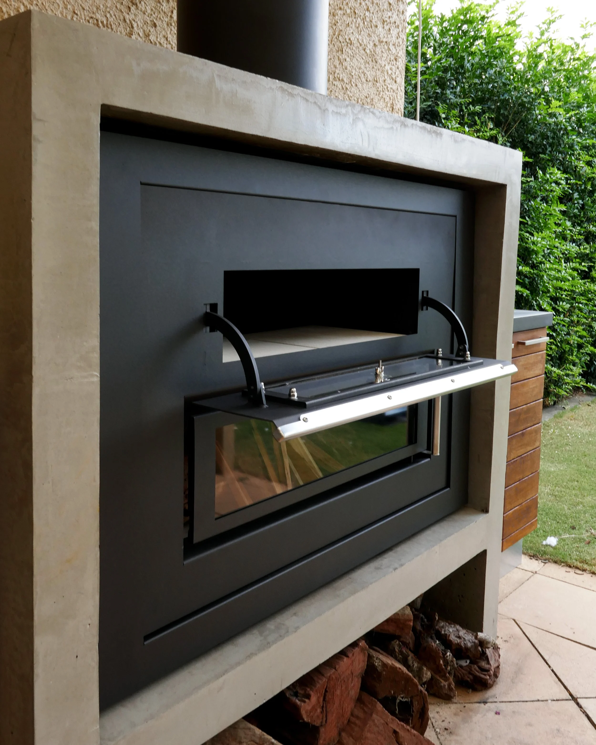 Huge Entertainer — Billy Smoker Fireplaces