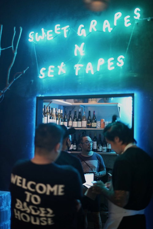 Beats And Booze: 13 Bars With Live DJ Performances For Vibing While You ...