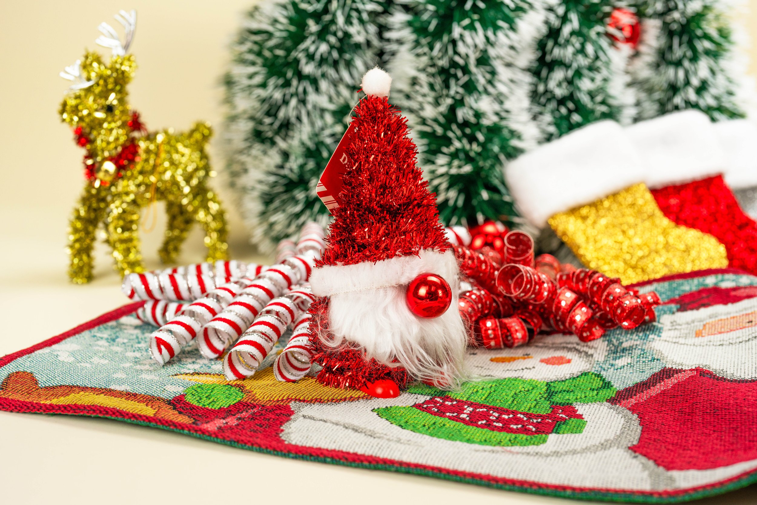 FLOMO - Wholesale Seasonal Products: Gifts, Party & School supplies ...