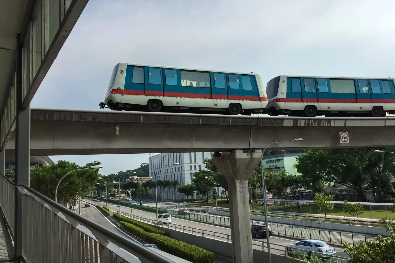 Singapore LRT — Tunnel Time