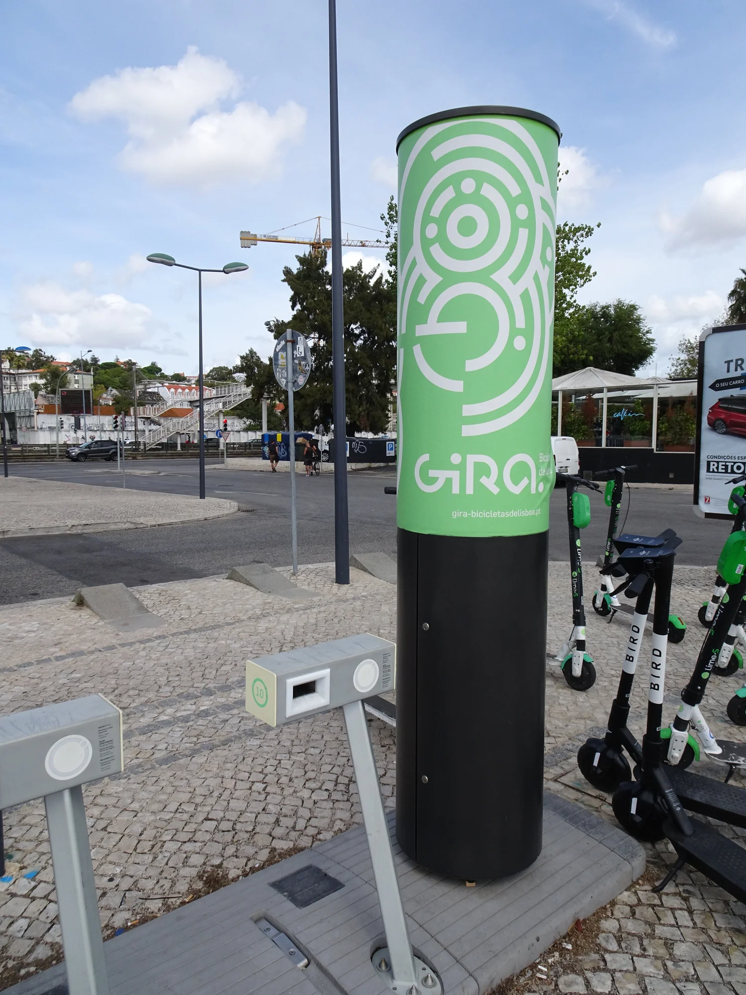 How to use Gira Bicycles in Lisbon — Tunnel Time
