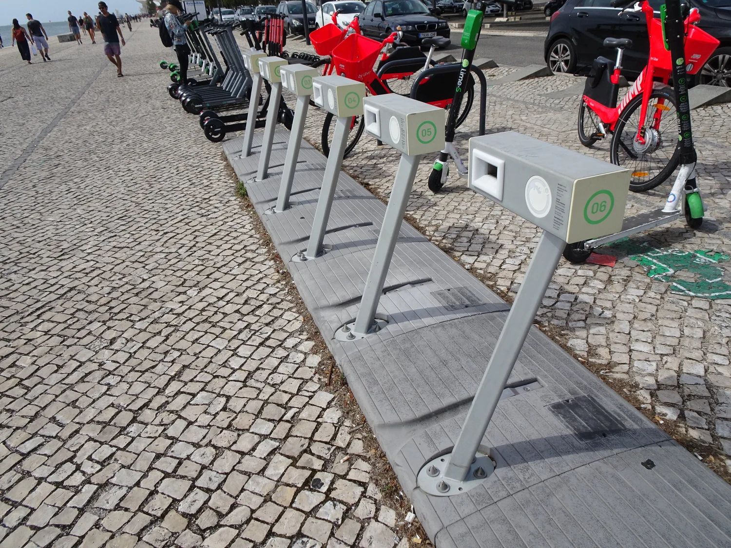How to use Gira Bicycles in Lisbon — Tunnel Time
