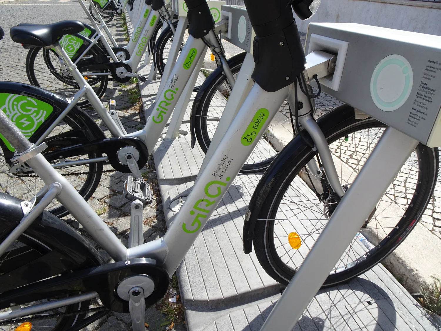 How to use Gira Bicycles in Lisbon — Tunnel Time