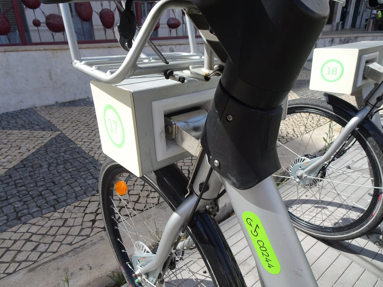 How to use Gira Bicycles in Lisbon — Tunnel Time