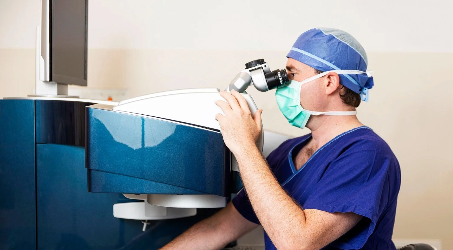 Dr David Gunn Ophthalmologist — QEI Laser · Laser Eye Surgery ...