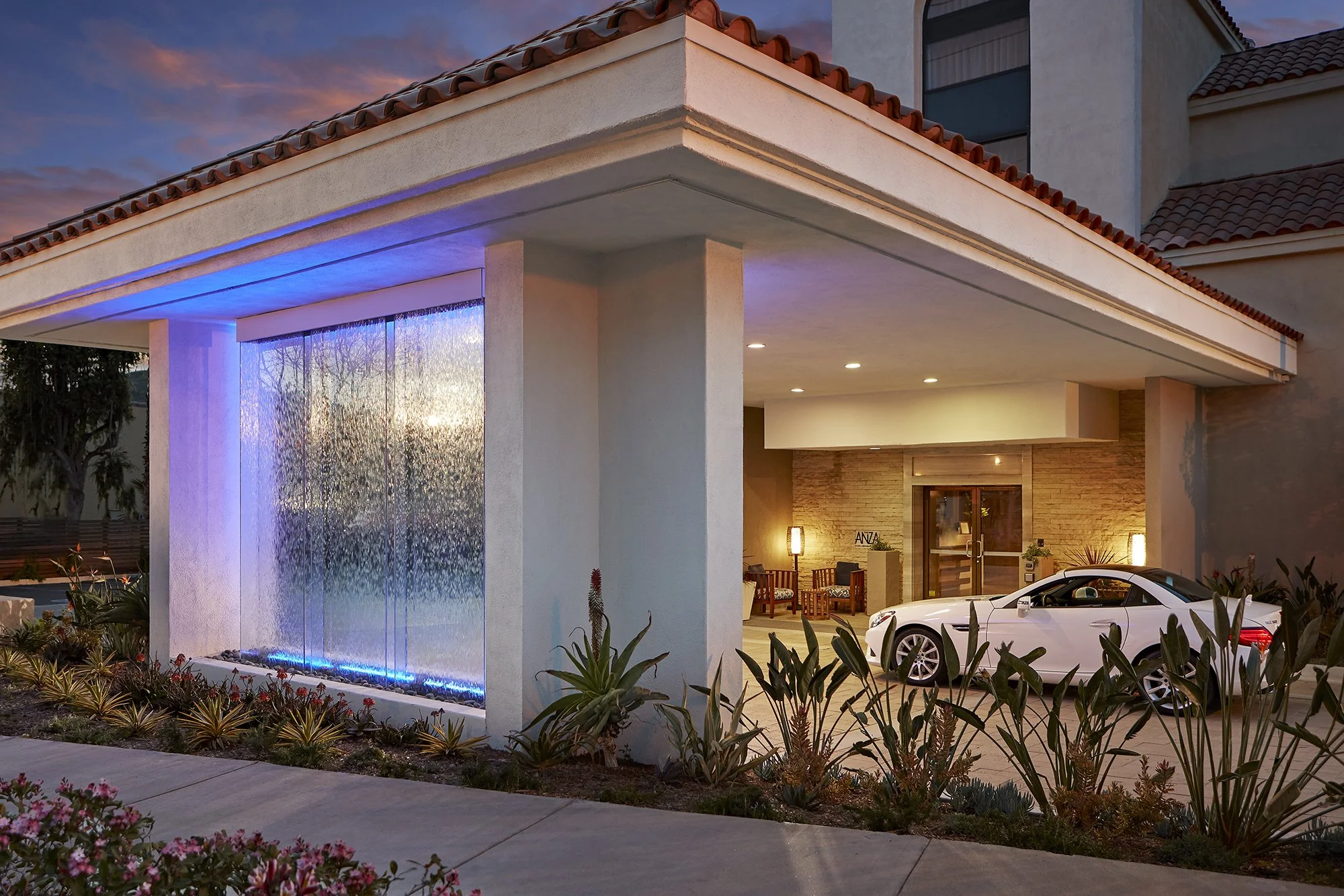 L2O Maintenance Free Water Features and Liquid Walls.