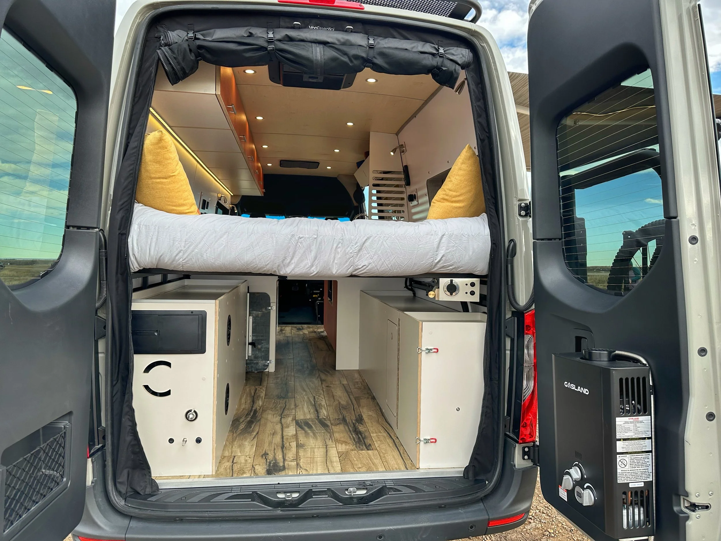 Mercedes Camper Van 170" Sprinter - Contravans