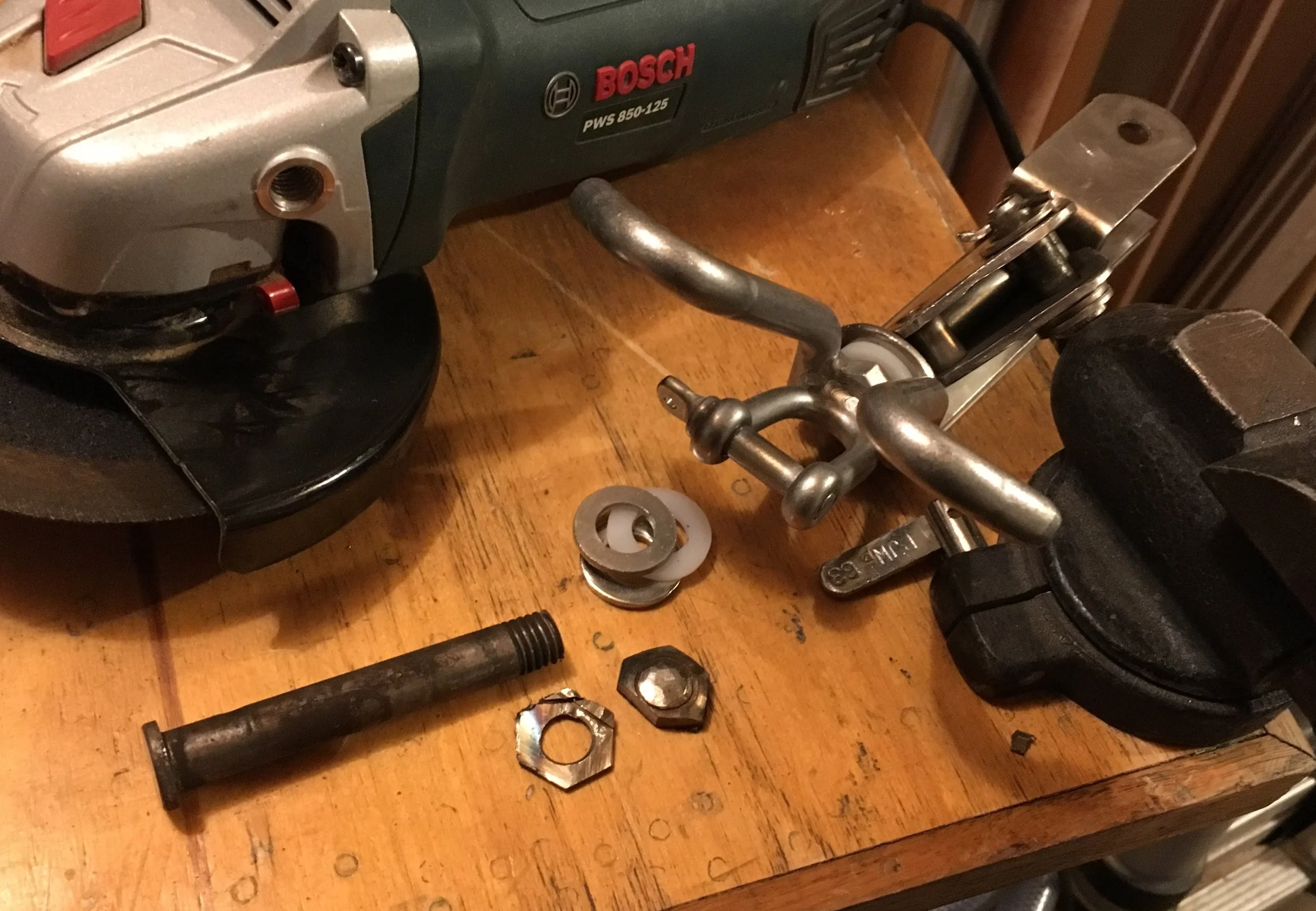 Stepping the mast. Boom gooseneck modification — Boatworks