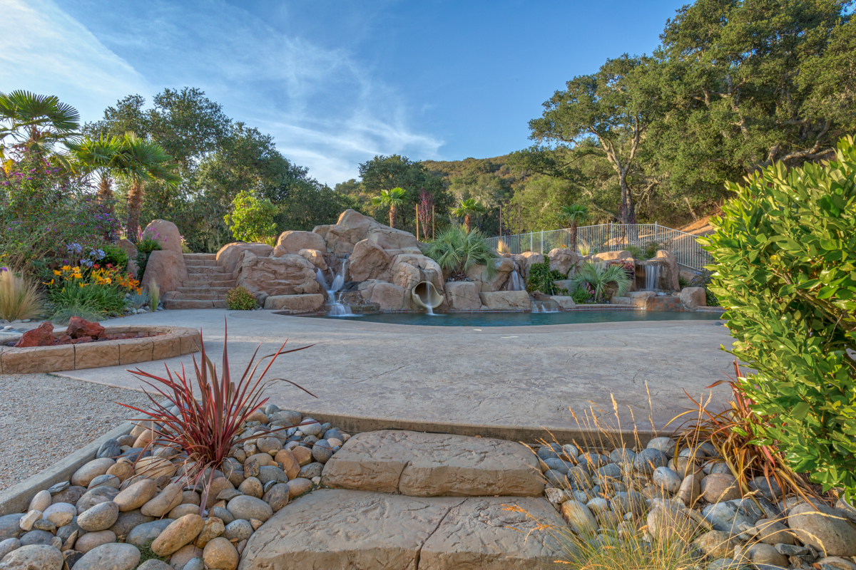 Santa Lucia — Backyard Visions