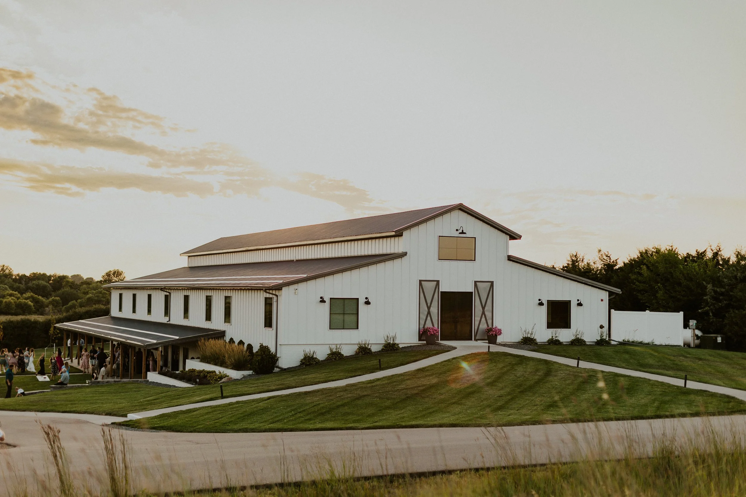 Wedding and Event Barn | Wedding Venue SD (605) 941-2438 — EMERALD ...