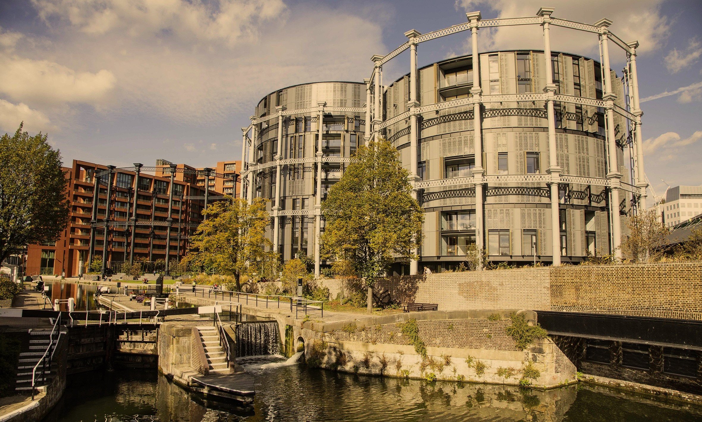 Electric Barge | Canal Boat Cruises London