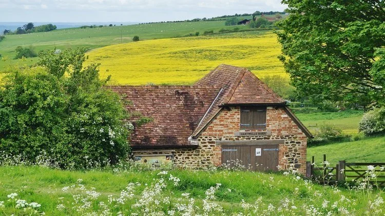 Brill Parish Council - Hartwell's Barn & Saunder's Field
