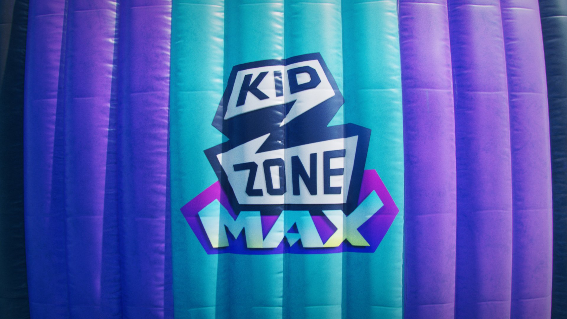 Kidzone Max Skydive ident — Banzai