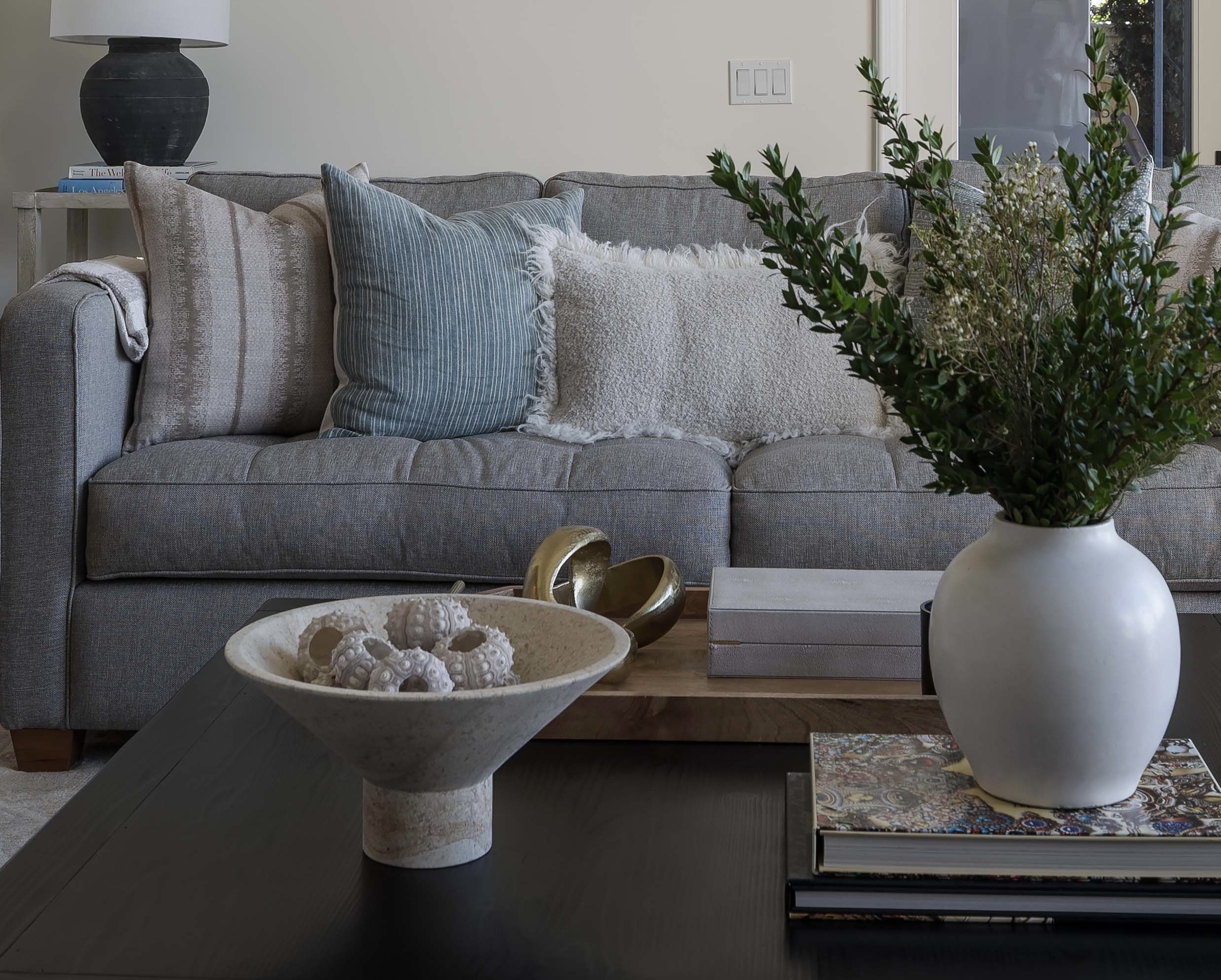Everything You Need to Know to Decorate Your Home with Throw Pillows ...